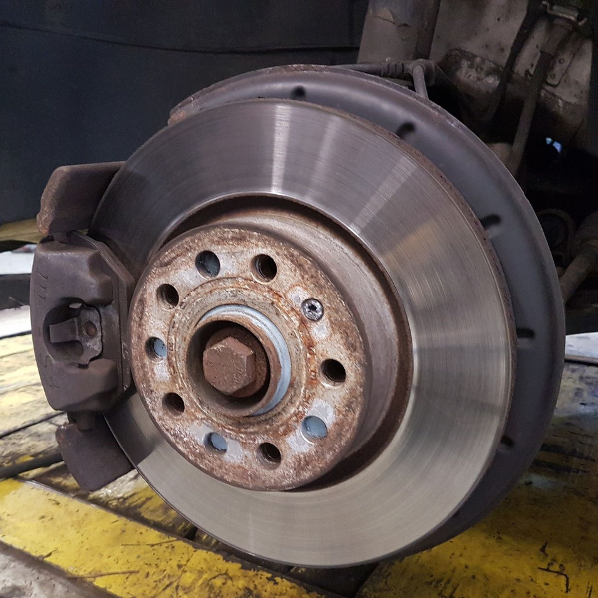 Car Brakes: Meaning, Types, Prices and Comparison - Vecrep
